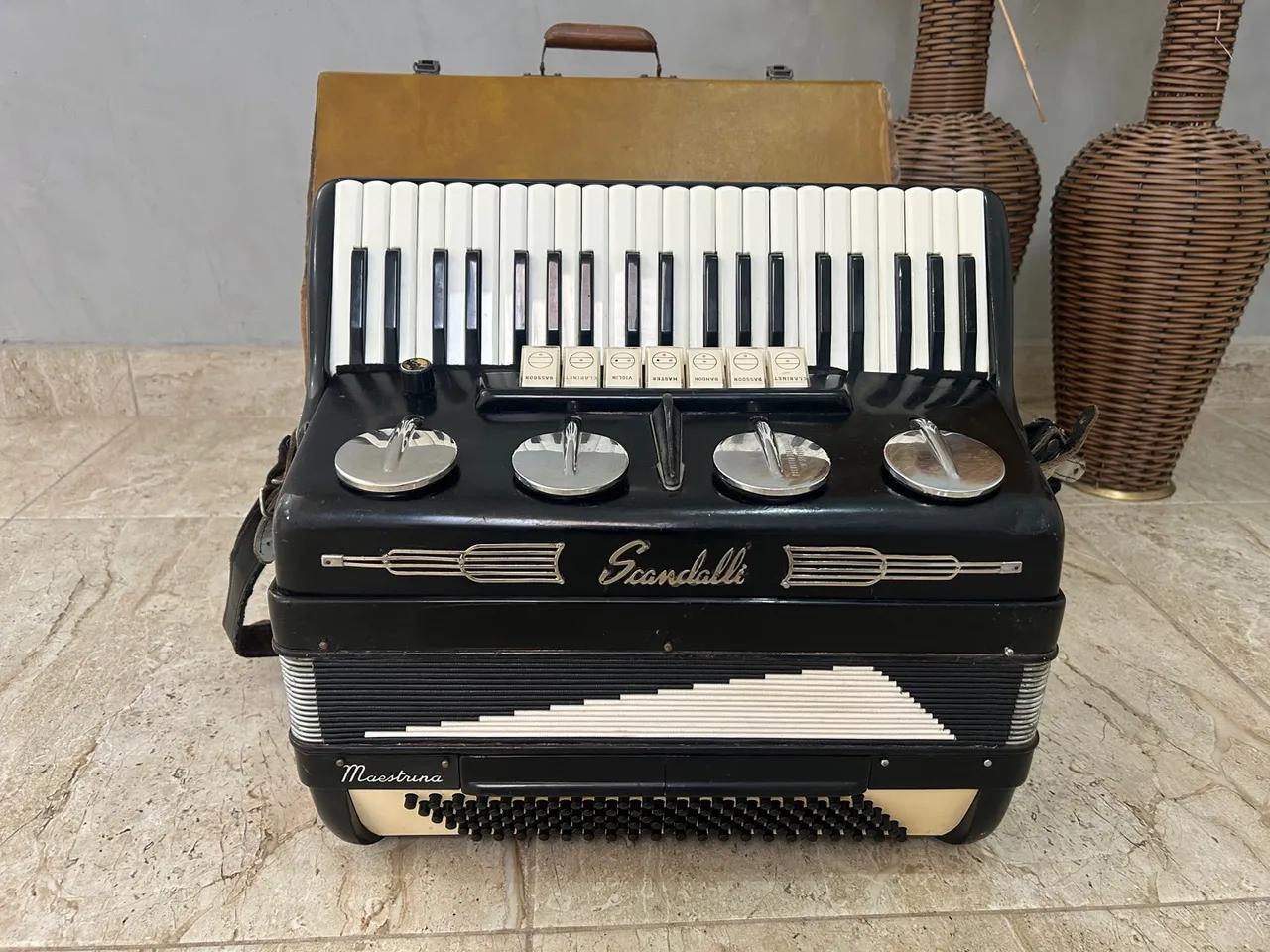 "sanfona ou acordeon" - Instrumentos musicais no Brasil
