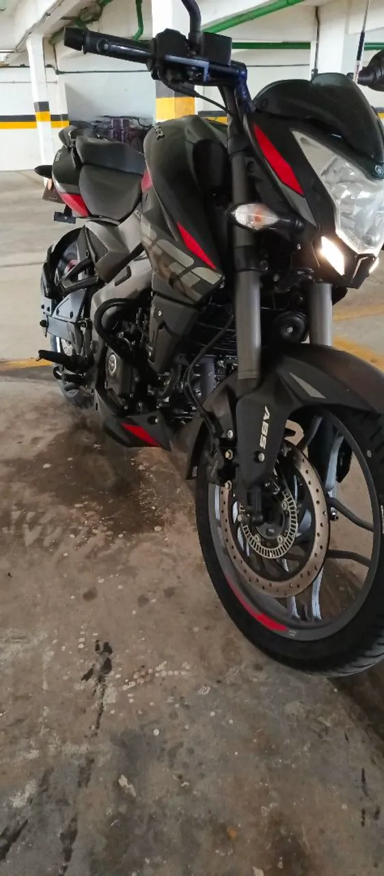 Motos BAJAJ DOMINAR no Brasil