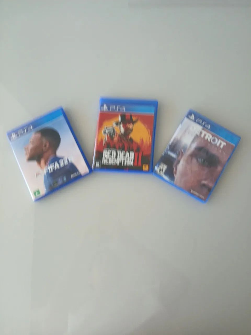 Ps4 slim com um controle + 3 jogos: red dead, FIFA 22 e Detroit become ...