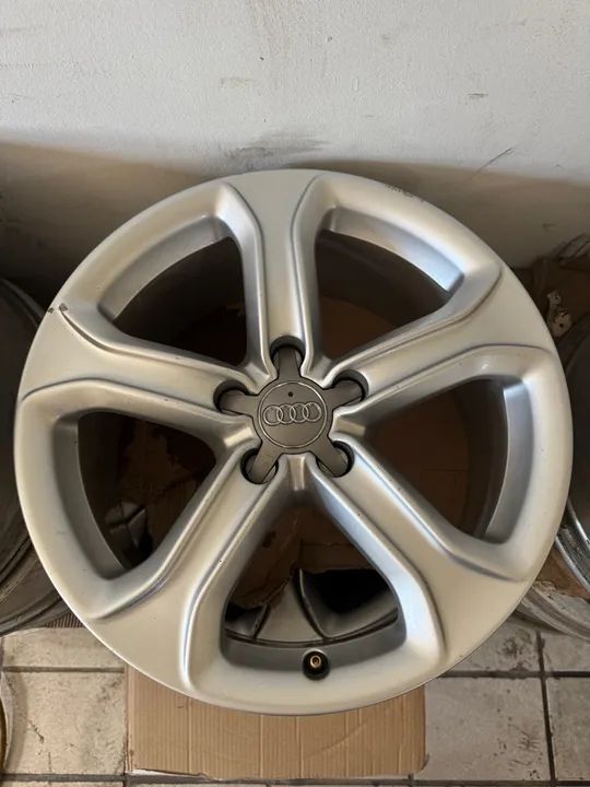 Jogo de rodas AUDI original aro 17 - Carros, vans e utilitários ...