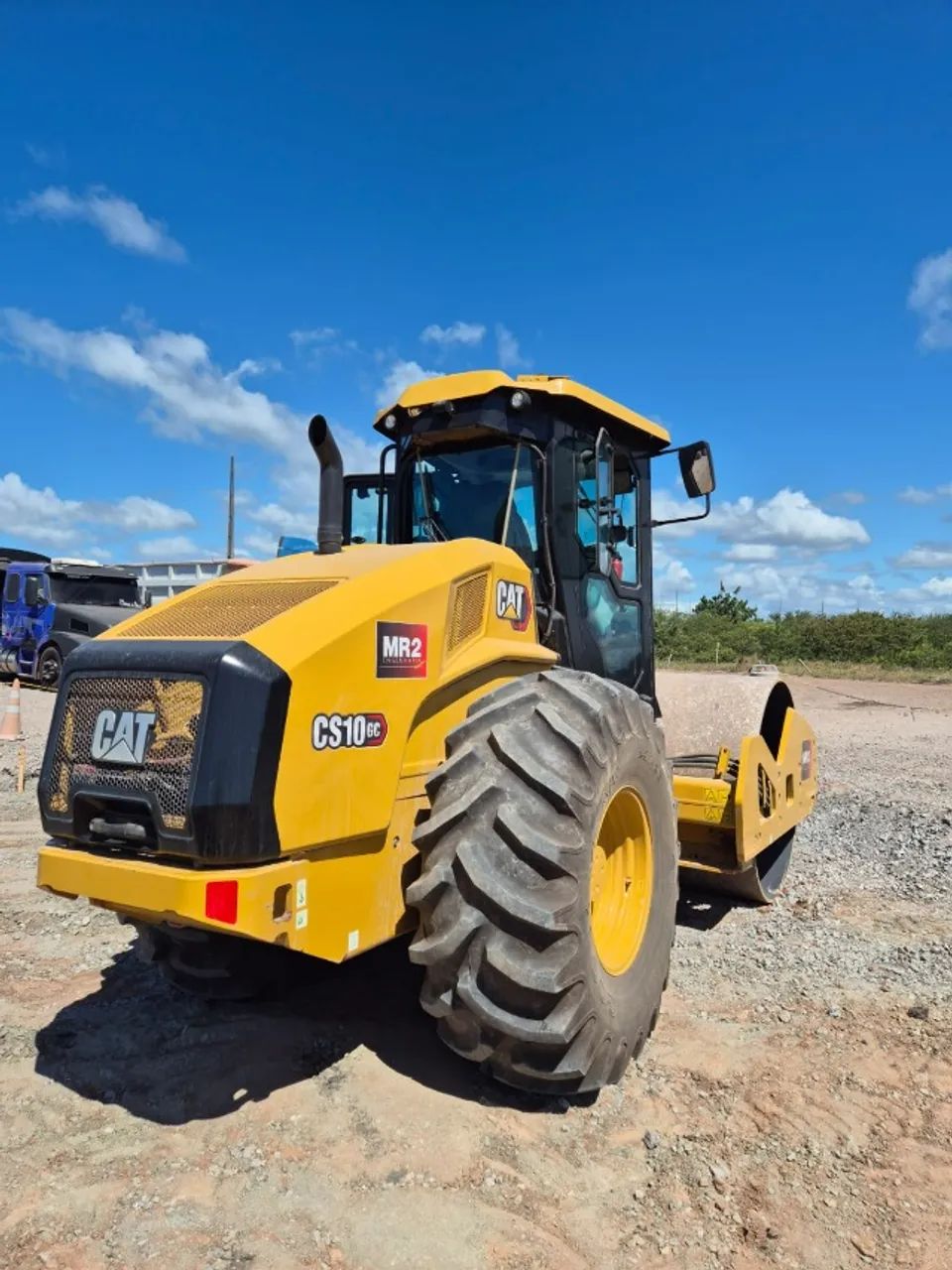 Rolo Compactador Caterpillar CS10 GC - Máquinas pesadas para construção ...