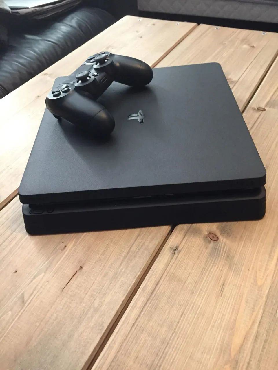 Ps4 Slim 1Tb 2 Controles e Vários Jogos - Consoles de Vídeo Game ...