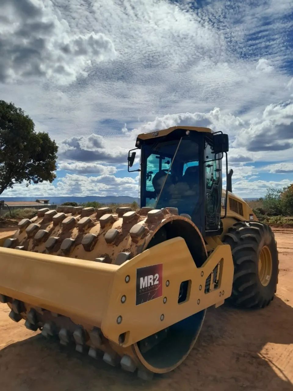 Rolo Compactador Caterpillar CS10 GC - Máquinas pesadas para construção ...