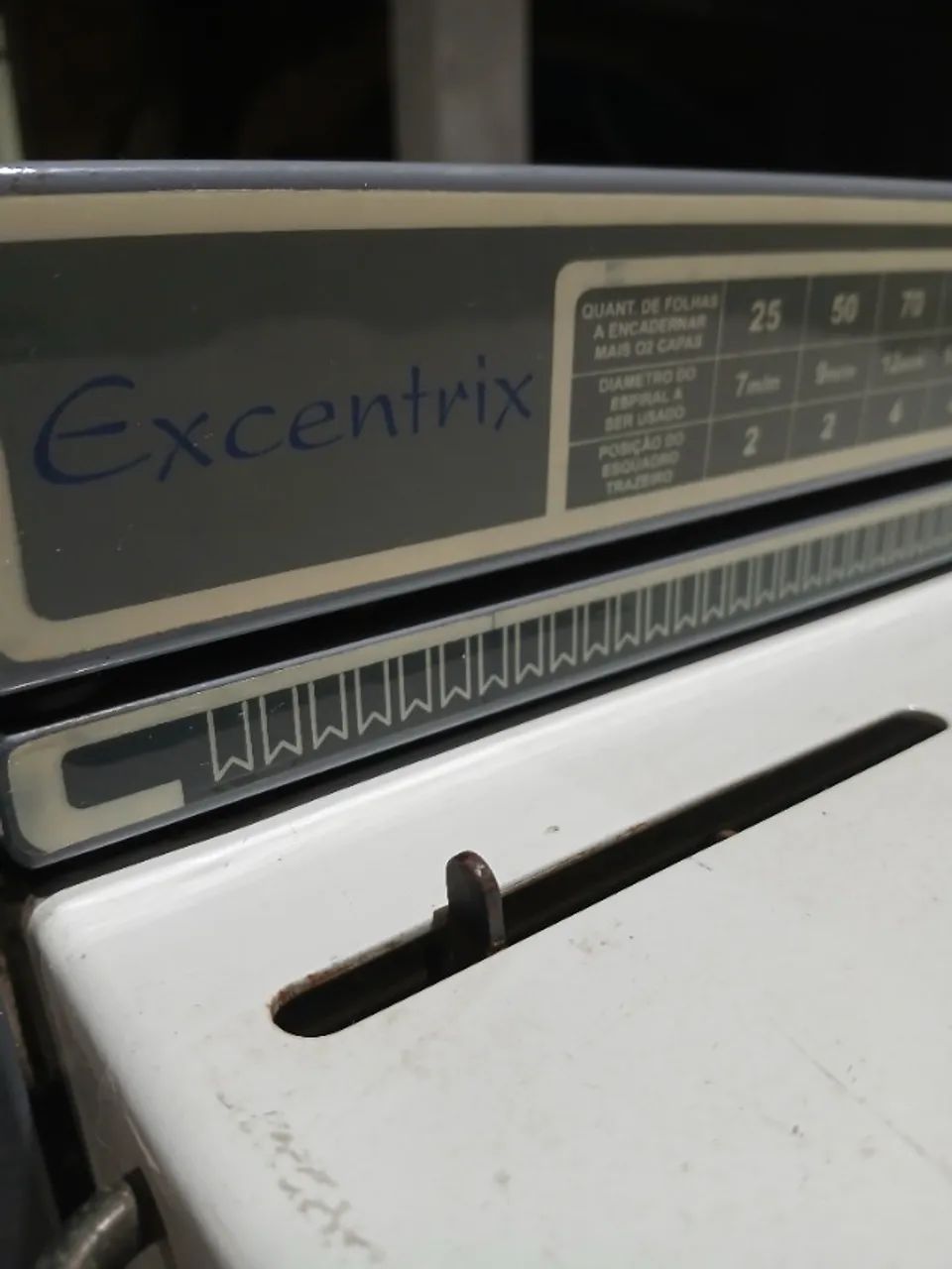 Encadernadora Excentrix usada. Mais kit com capa transparente e capa ...