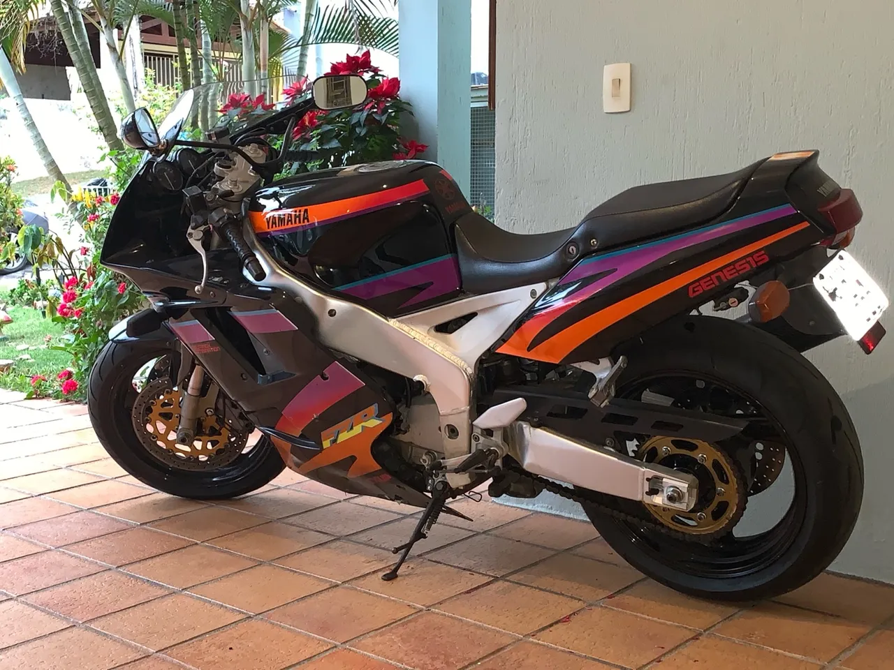 Motos YAMAHA FZR no Brasil