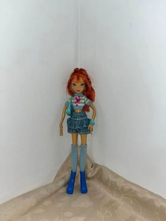 Boneca Winx Club Bloom - School Girl - Brinquedos e Jogos - Rio ...