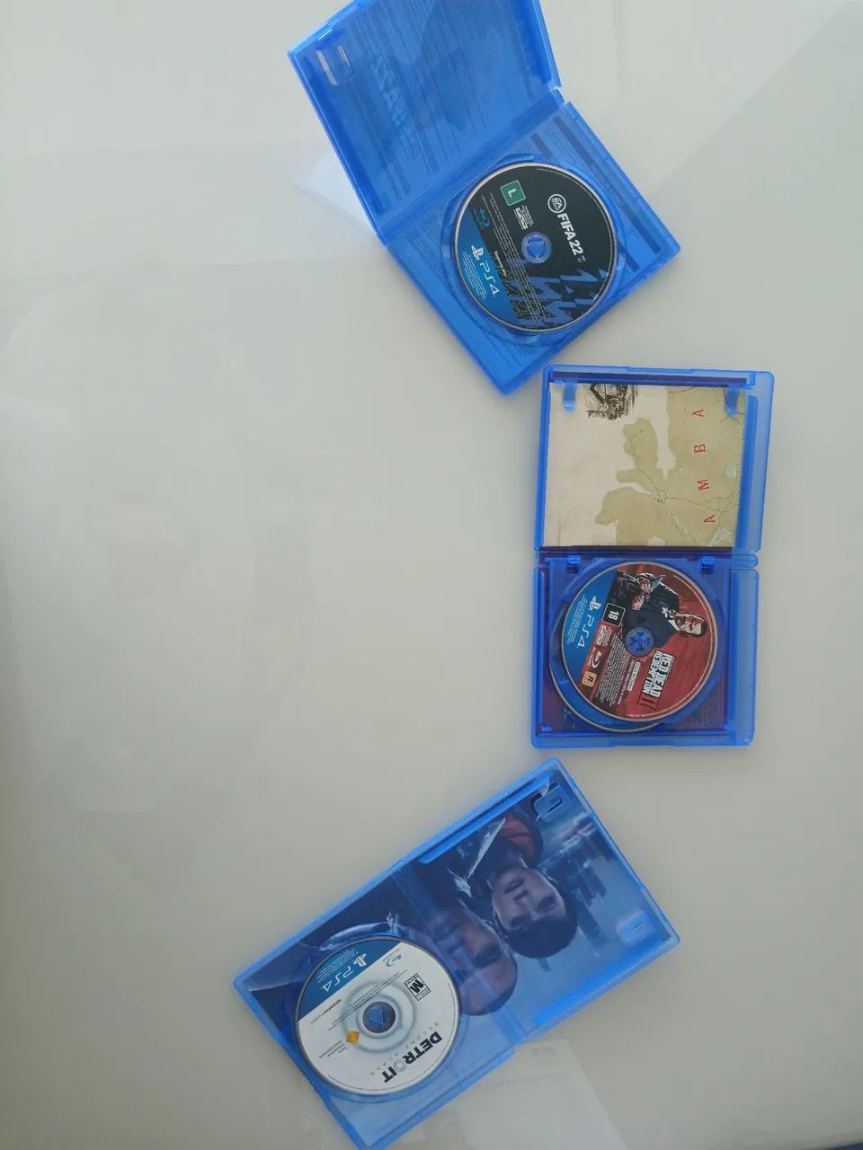 Ps4 slim com um controle + 3 jogos: red dead, FIFA 22 e Detroit become ...