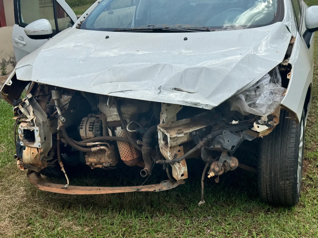"carro batido" - Carros Usados e Novos à venda