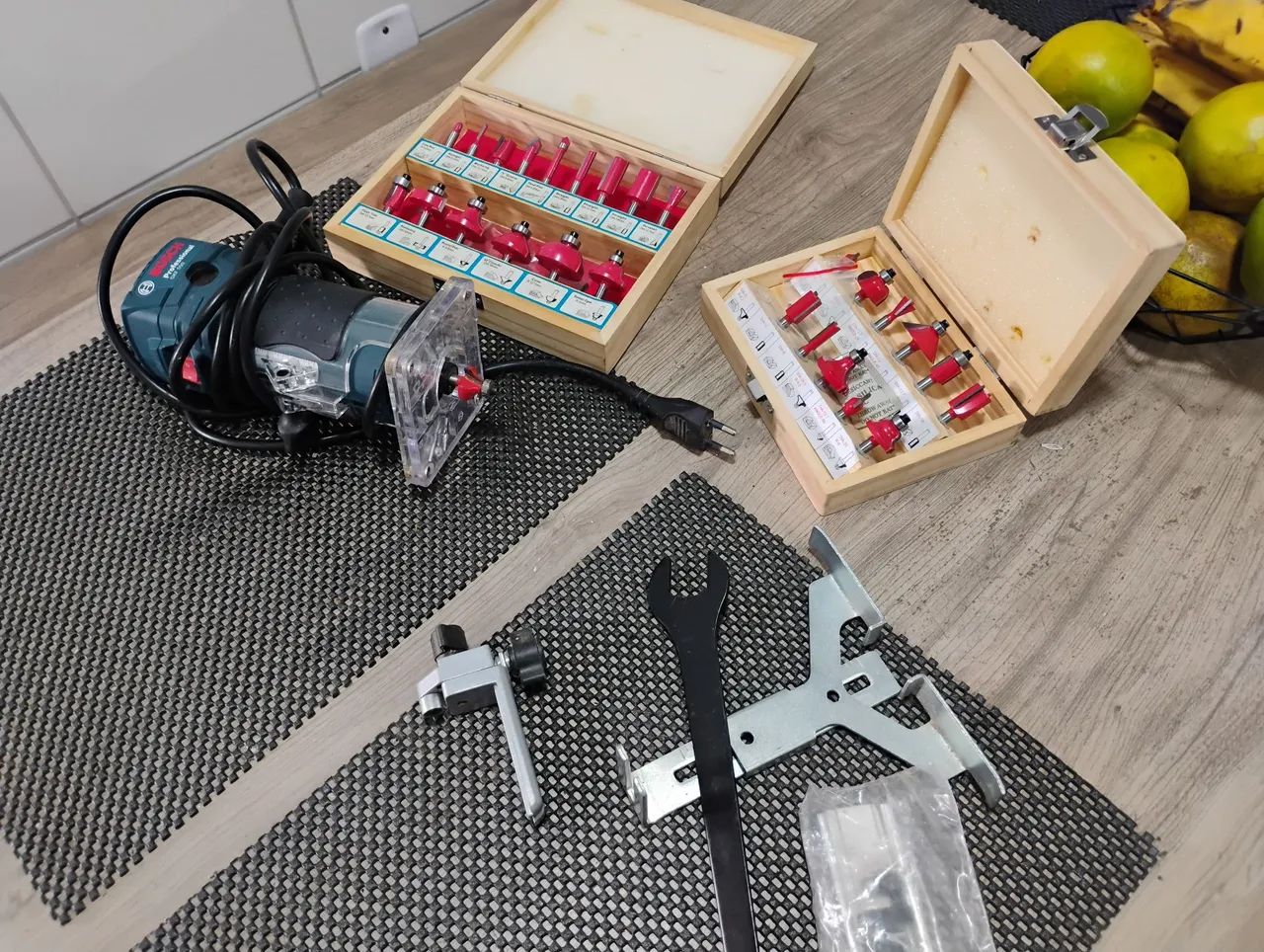 Tupia Bosch profissional+ 2 kits de fresas 6mm de 15 peças e 12 peças ...