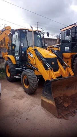 "retroescavadeira com rompedor" no Brasil