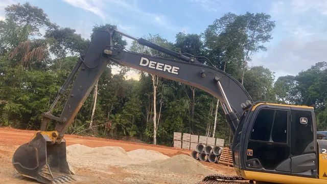 "escavadeira deere" no Brasil