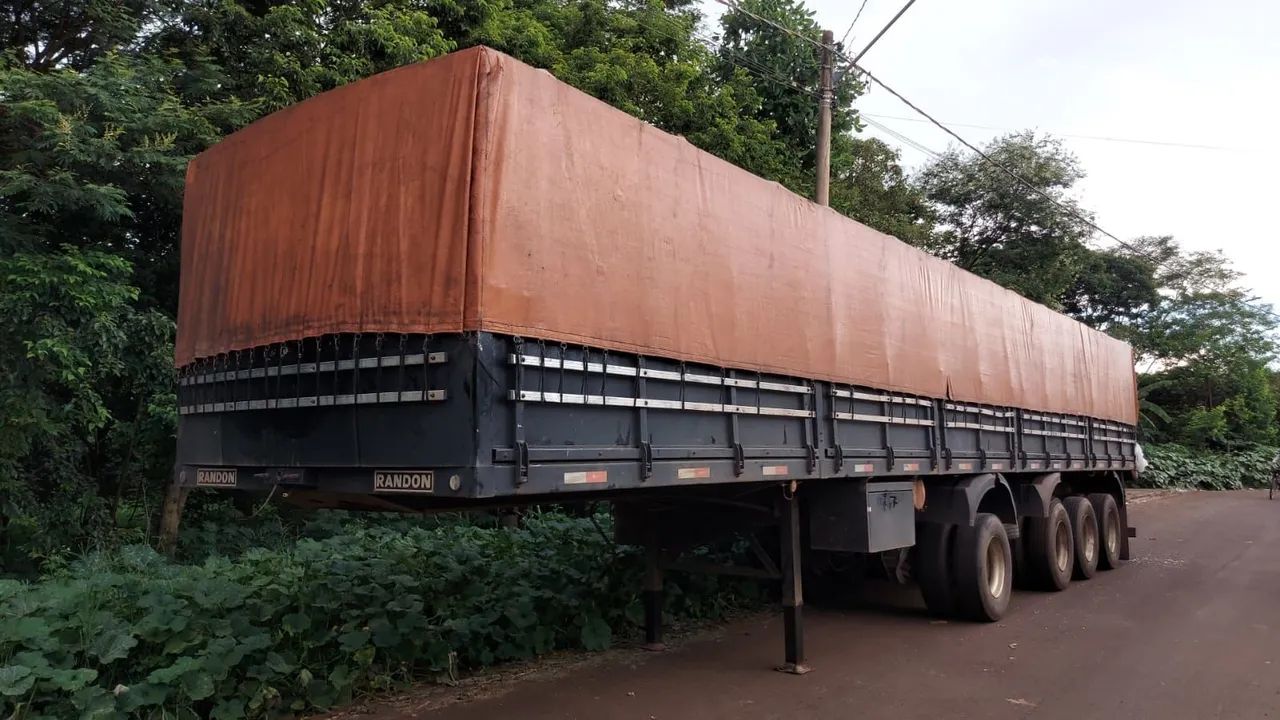 Carreta Randon Linha R 4° eixo com pneus - Carros, vans e utilitários ...
