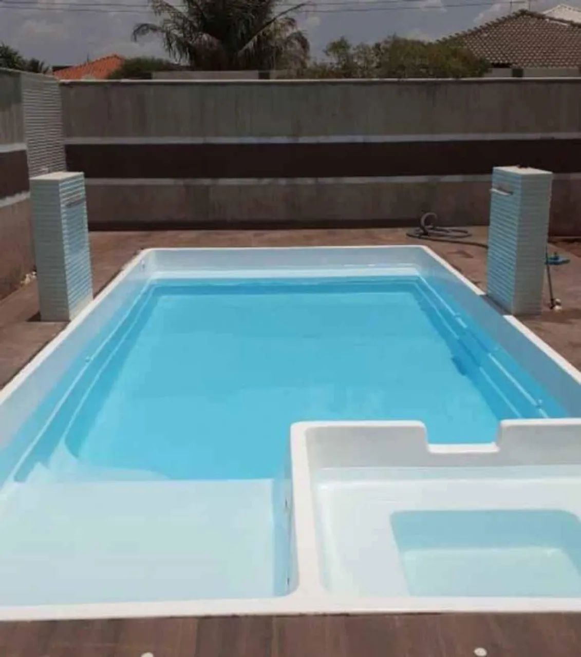 PISCINA DE FIBRA INSTALADA 9 METROS POR 4 DE LARGURA COM PRAIA E SPAR ...
