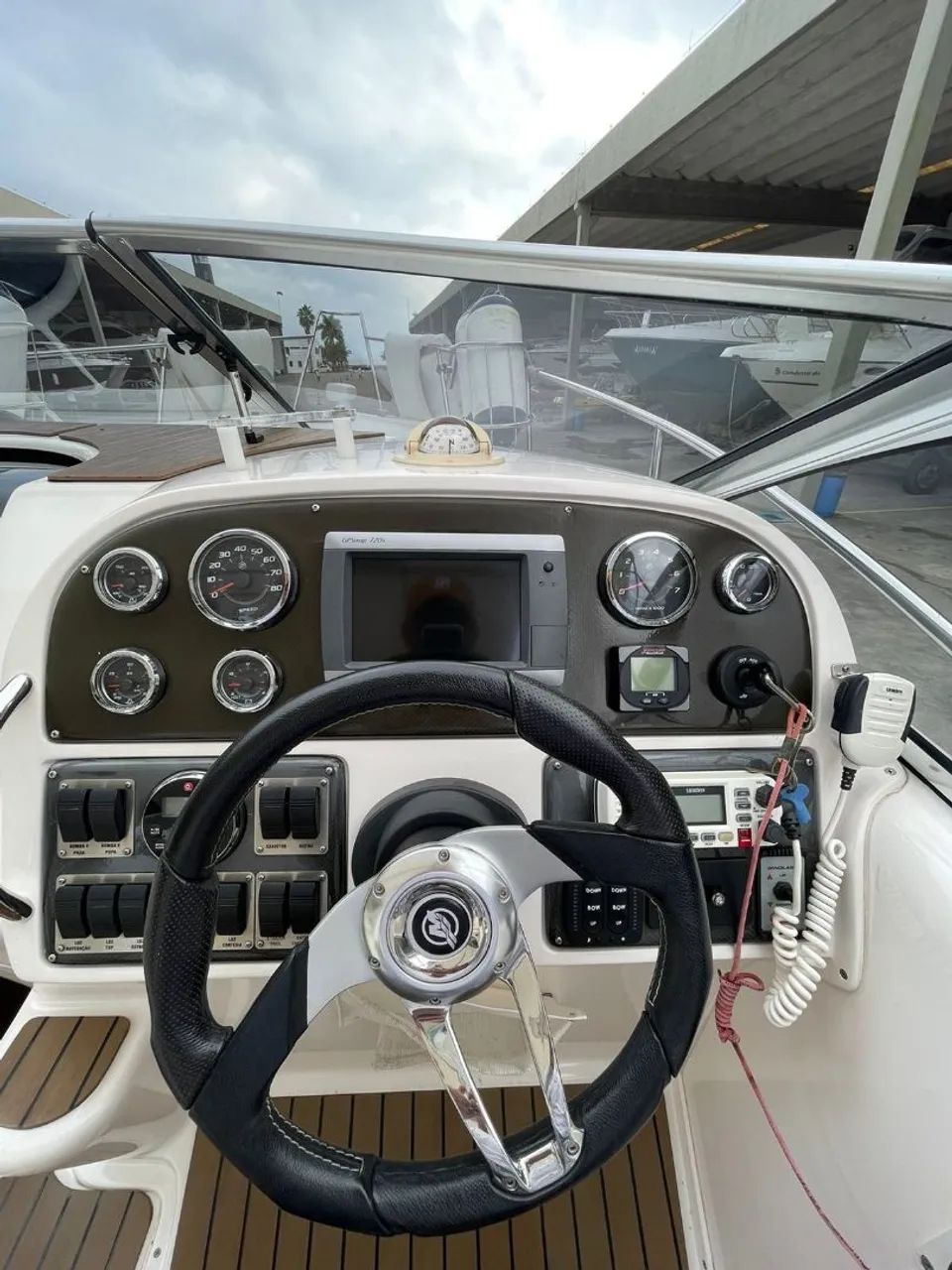 Phantom 300 ano 2013 com Mercruiser 320 Hp - não Triton Focker - Barcos ...