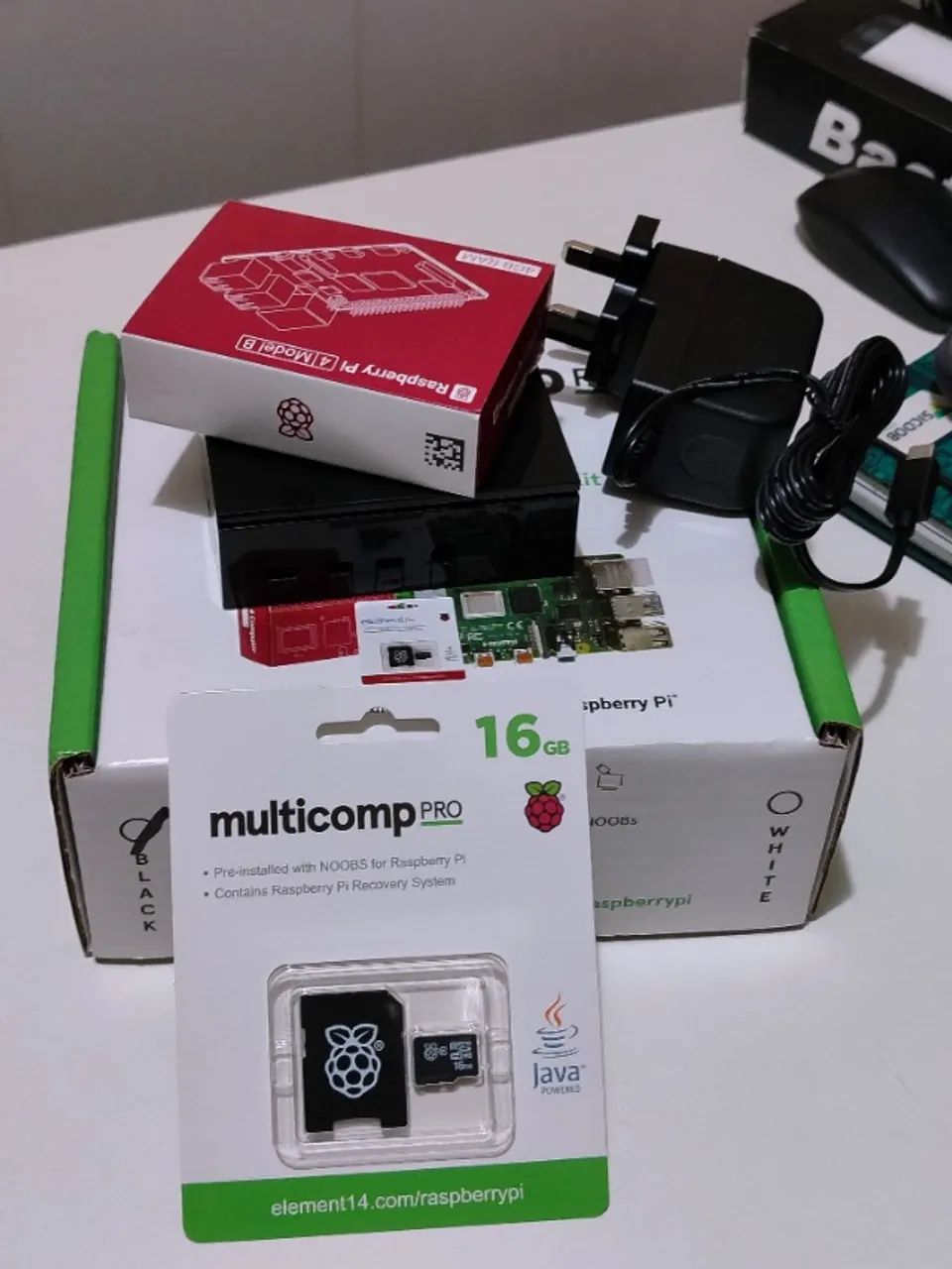 Placa Raspberry Pi 4 Starter Kit 4GB RAM, cartão 16GB, fonte e case ...
