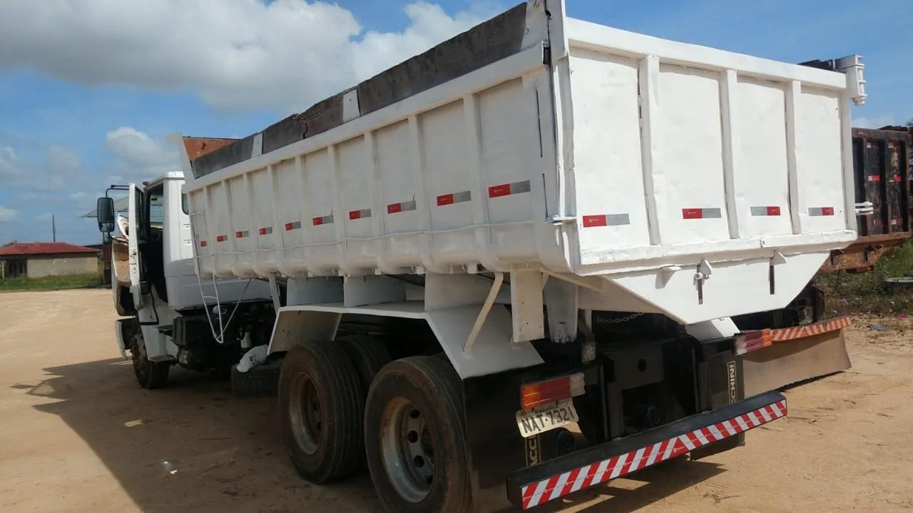 "caminhao cacamba entulho" - Caminhões no Brasil