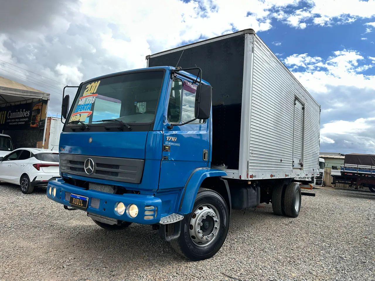 Mercedes Benz 1718 ano:2011 Bau DUT em branco - Caminhões - Samambaia ...