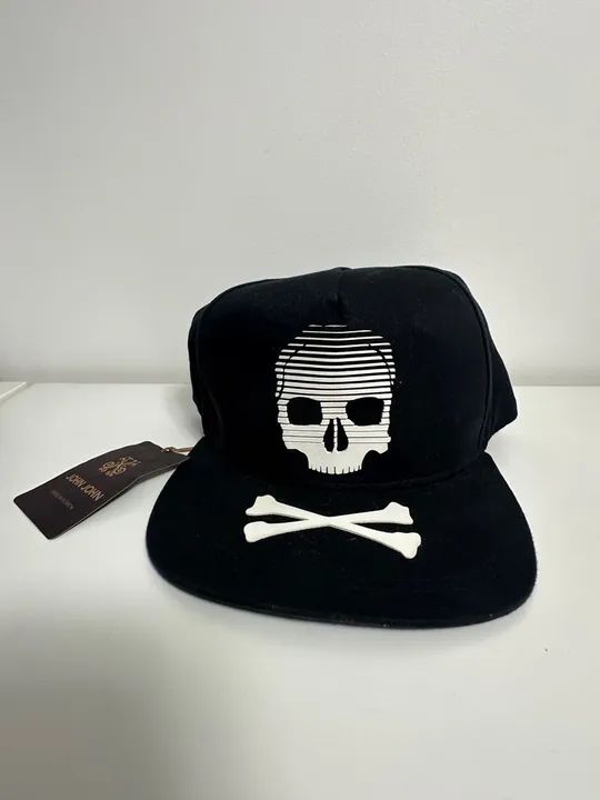 "bone john john" no Brasil