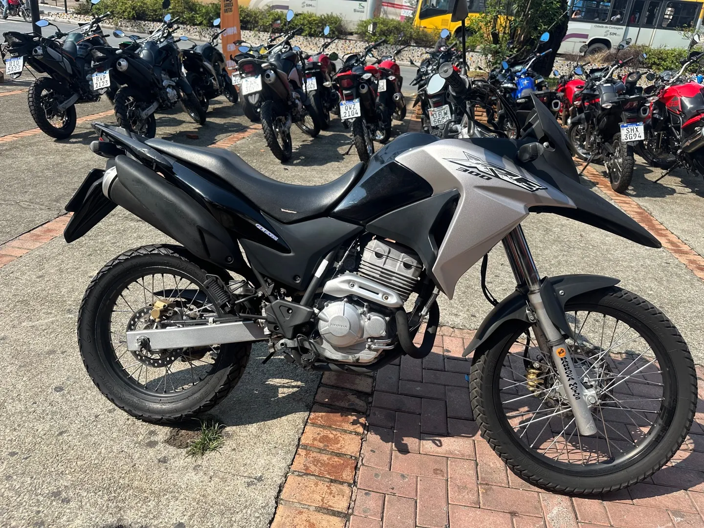 Motos HONDA XRE 300/ 300 ABS/ FLEX no Brasil