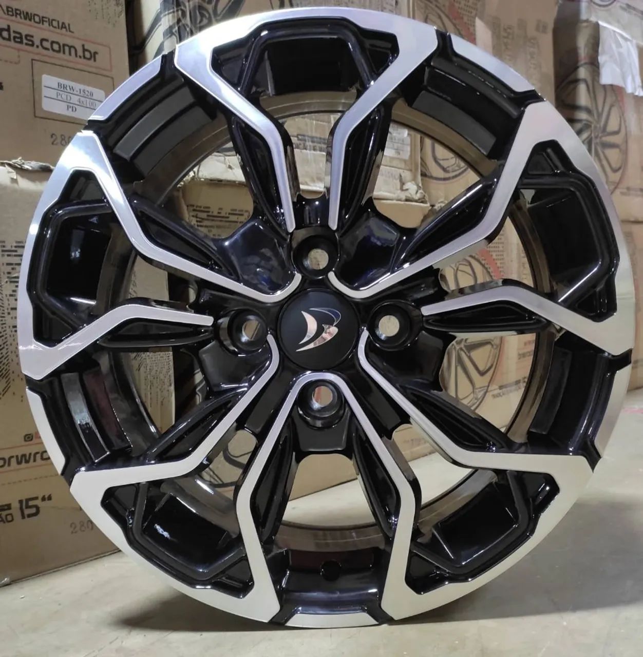 Rodas Sandero RS aro 15 4x108 (Novas) + 185/60R15 (Semi-novos) - R$ 2. ...