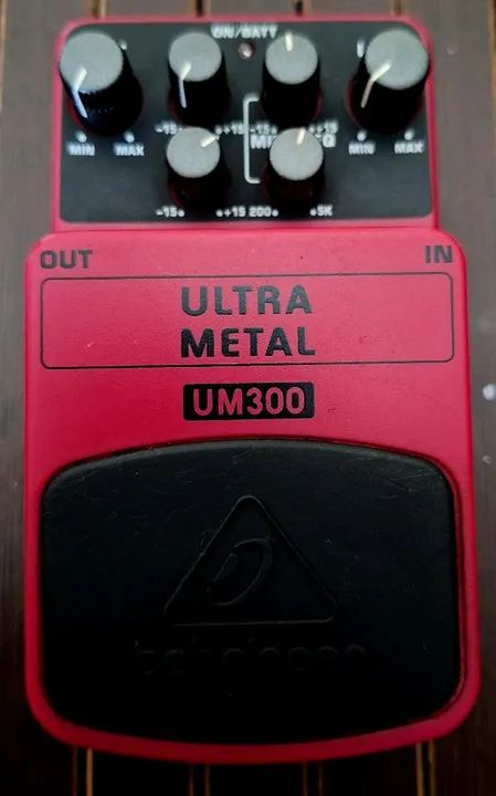 Pedal Behringer Ultra Metal bas Boss Metal Zone UM300 - Instrumentos ...