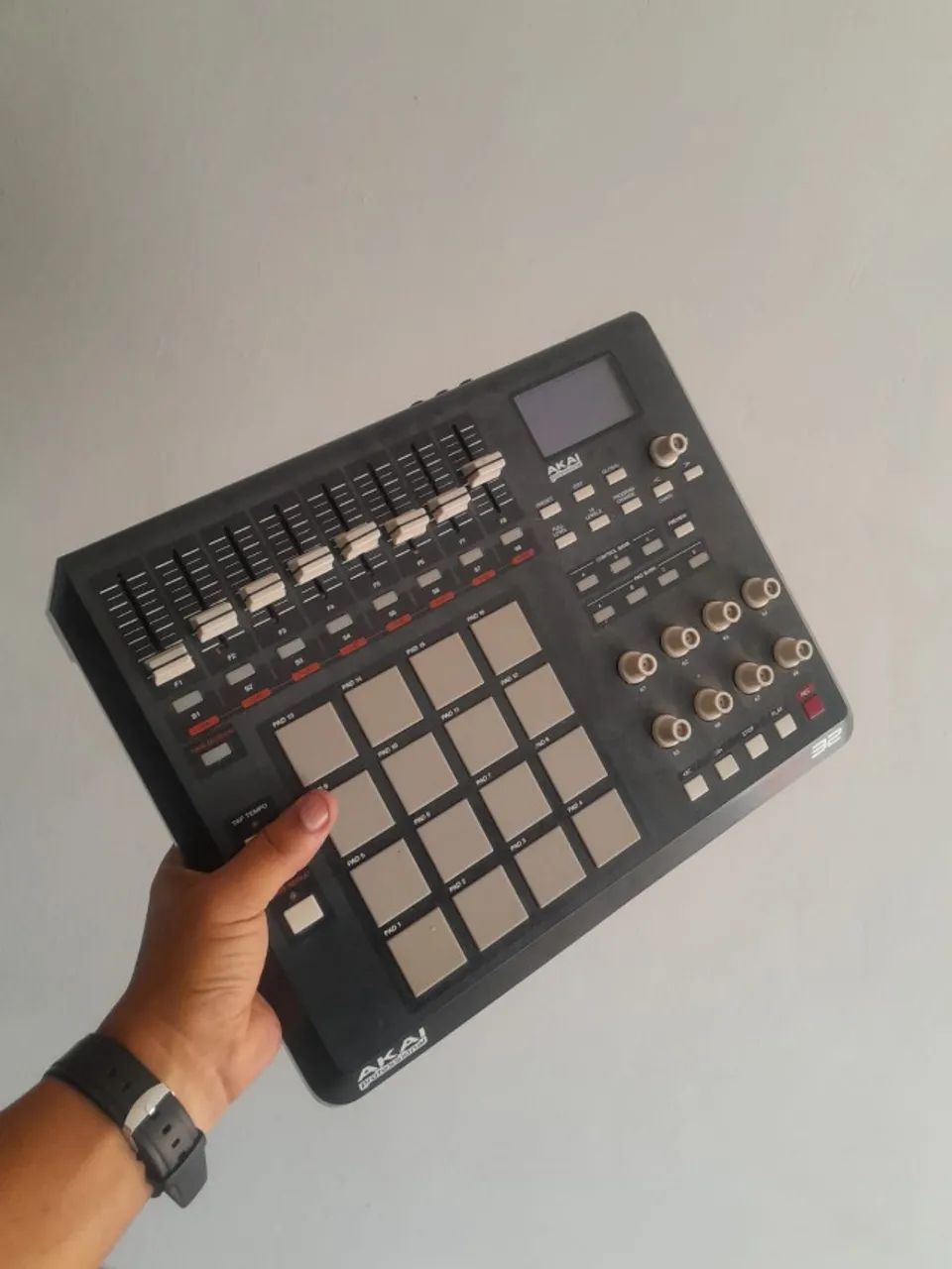 AKAI Professional MPD32 Controlador MIDI USB - Instrumentos musicais ...
