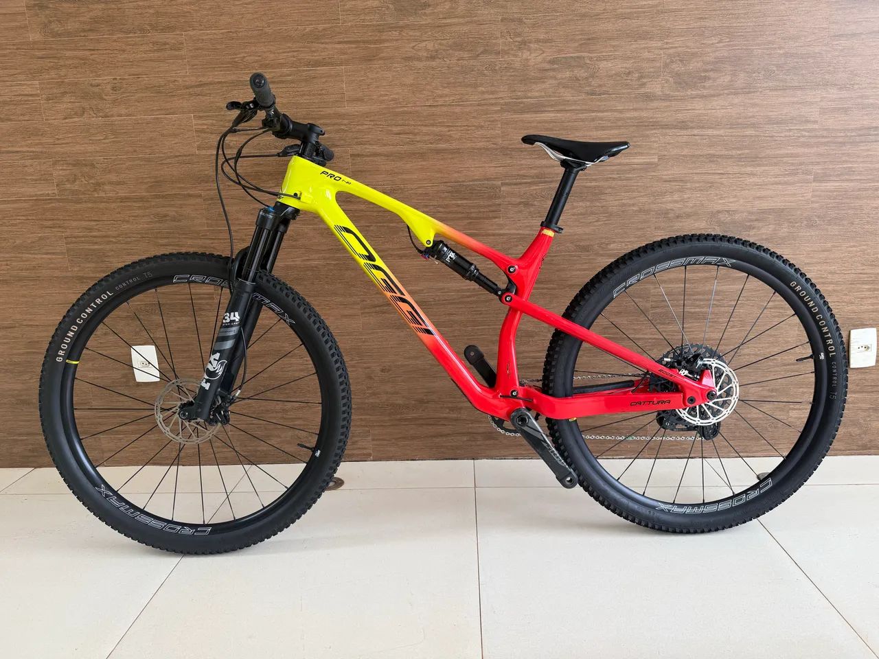 Bicicleta Oggi Cattura Com Rodas Mavic Crossmax - Ciclismo - Setor ...