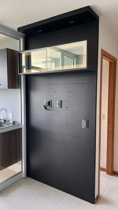 Painel de TV com armário em vidro reflecta - Racks e Painéis - Jardim ...