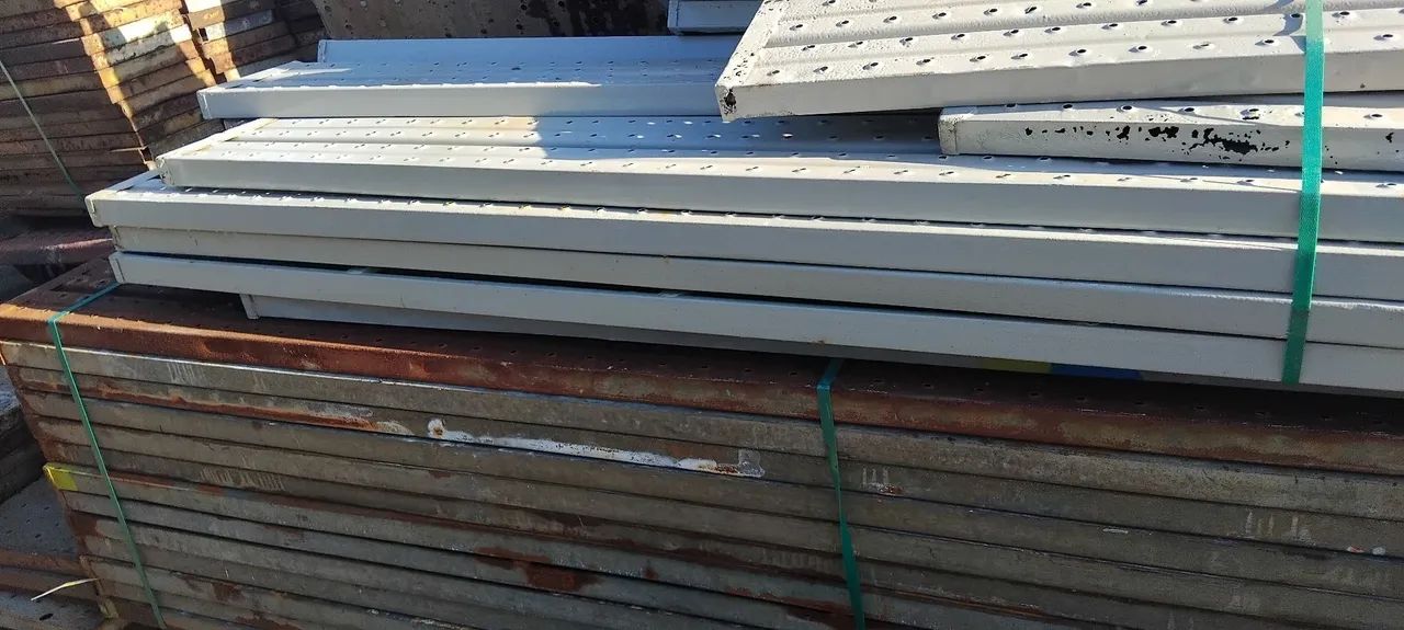 Vendo plataformas metálicas para andaime e escada de marinheiro ...