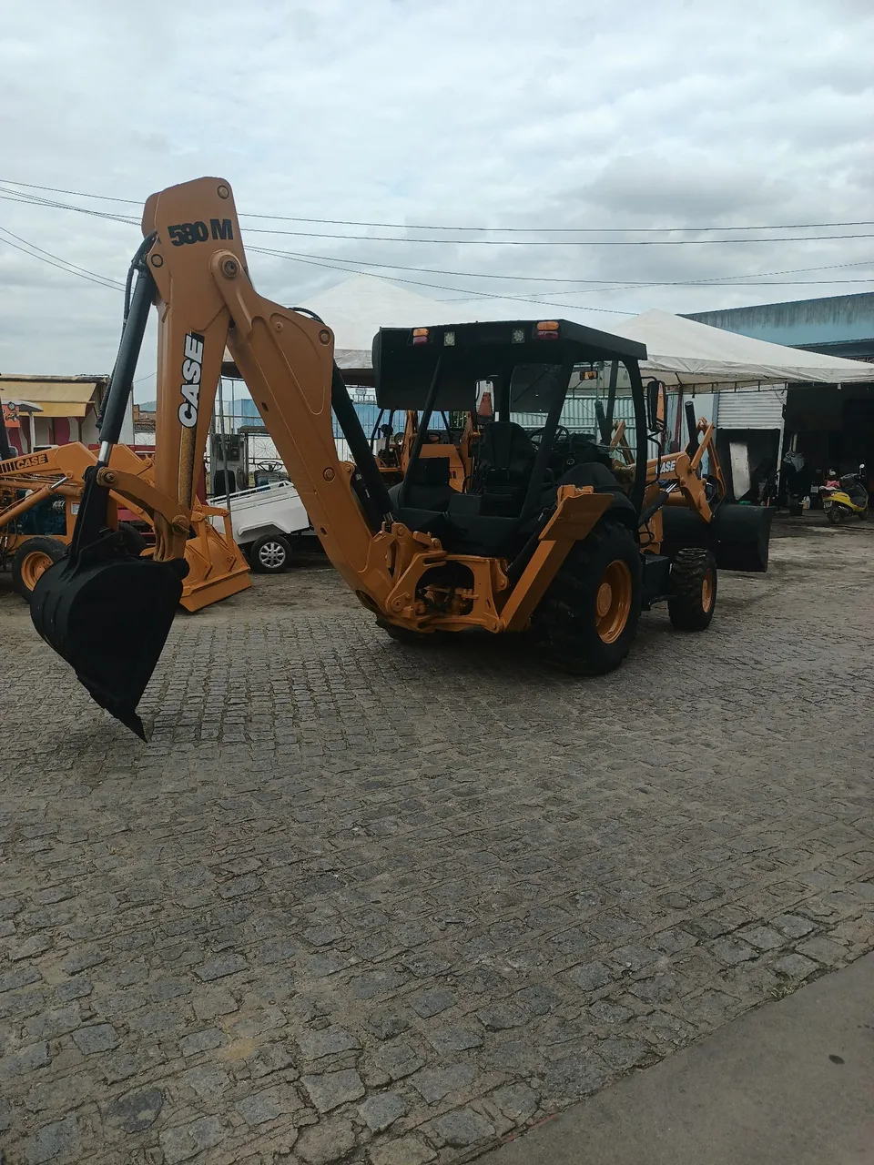 "retroescavadeira" - Máquinas pesadas para construção no Brasil