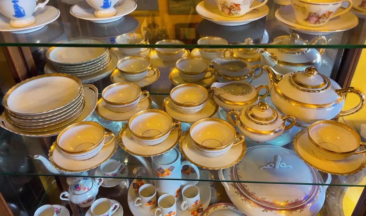 Lindo jogo de café e chá com filetes de ouro antigo - Antiguidades ...
