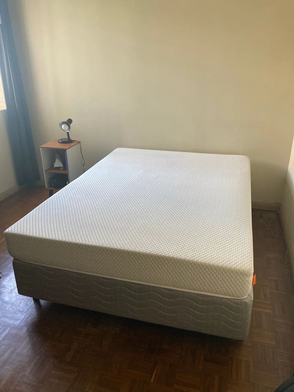 Colchão casal Emma One Plus + Base box: apenas 1 mês de uso - Camas e ...