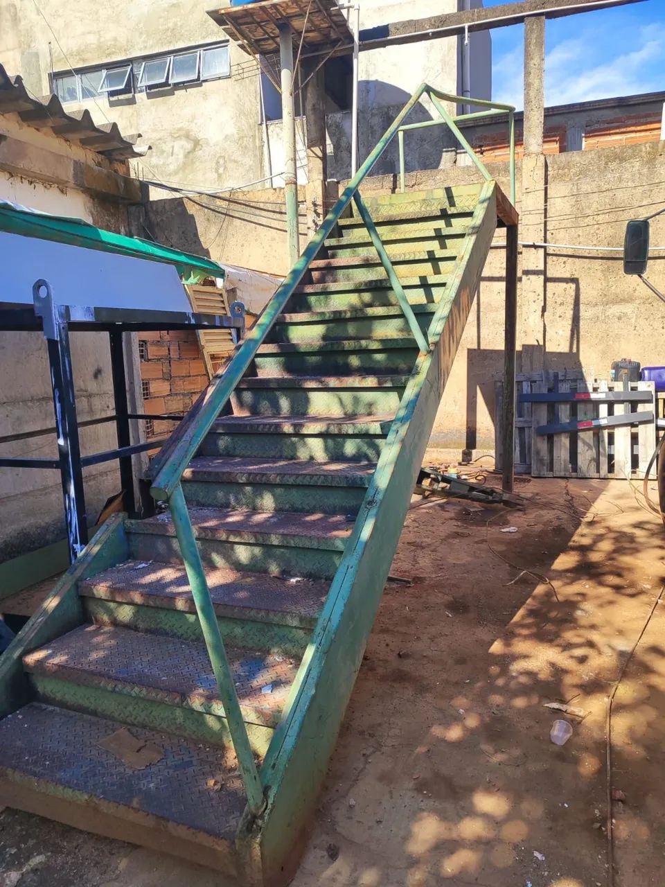 Escada de ferro - Ferramentas de Construção - Vila Jardim Pompéia ...