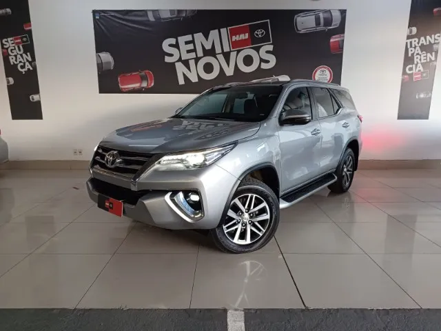 TOYOTA HILUX SW4 SRX 4X4 2.8 TDI 16V DIES. AUT. Usados e Novos