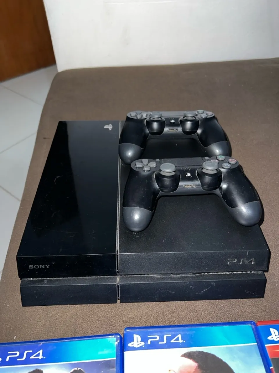 "console ps4 com 2 controles" - Consoles de Vídeo Game no Brasil