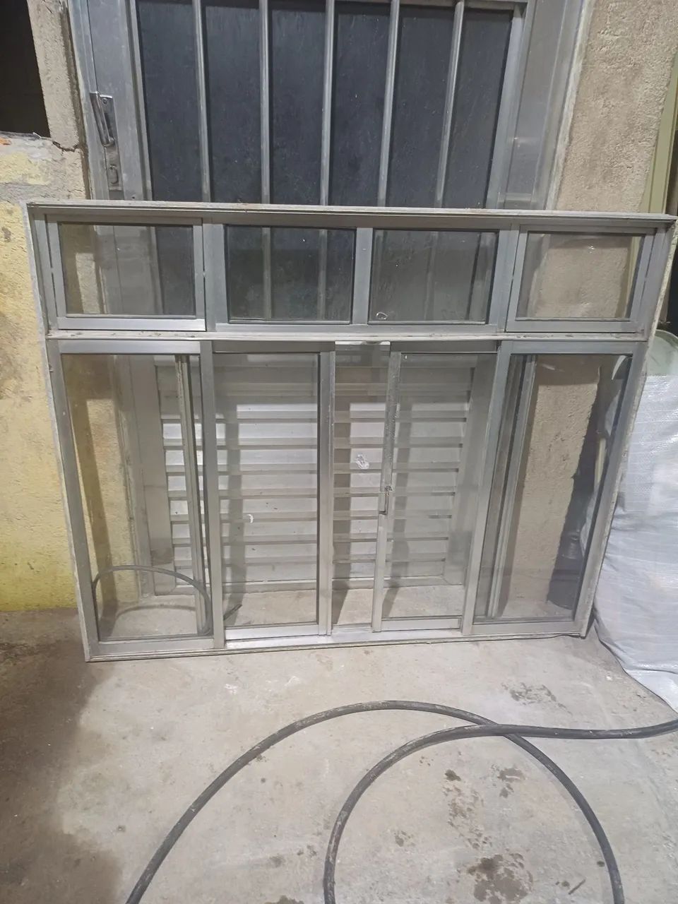 Janela de alumínio altura 97/ largura 118 lado direito - Portas e ...