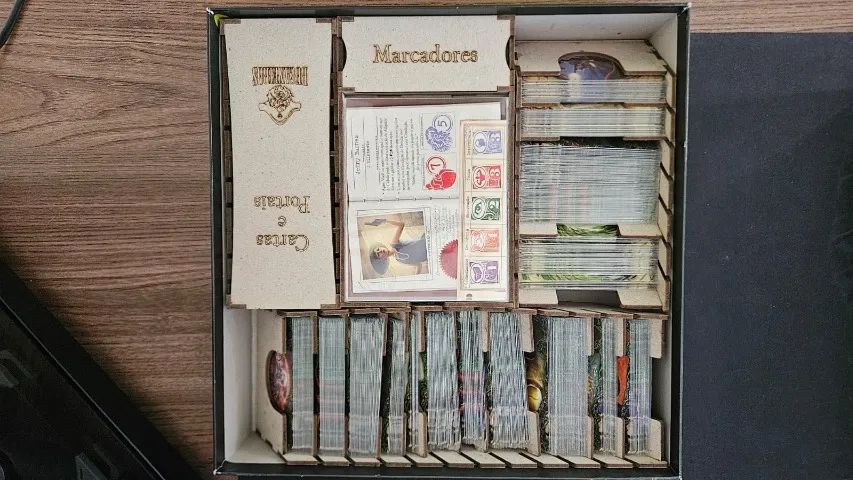 Eldritch Horror + 4 Expansões + 2 Inserts + Sleeves - Hobbies e ...