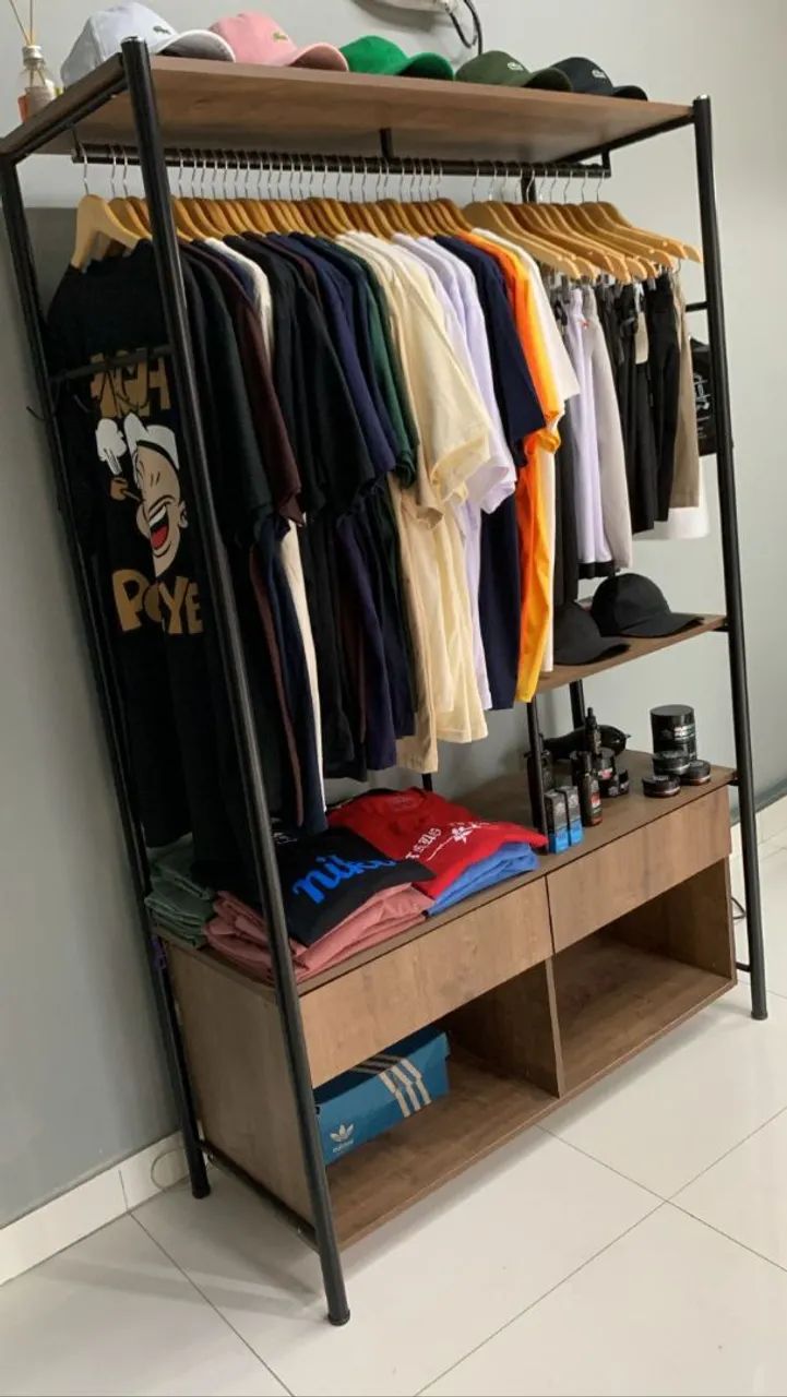Expositor de roupas com cabideiro e gavetas , - Equipamentos Para ...