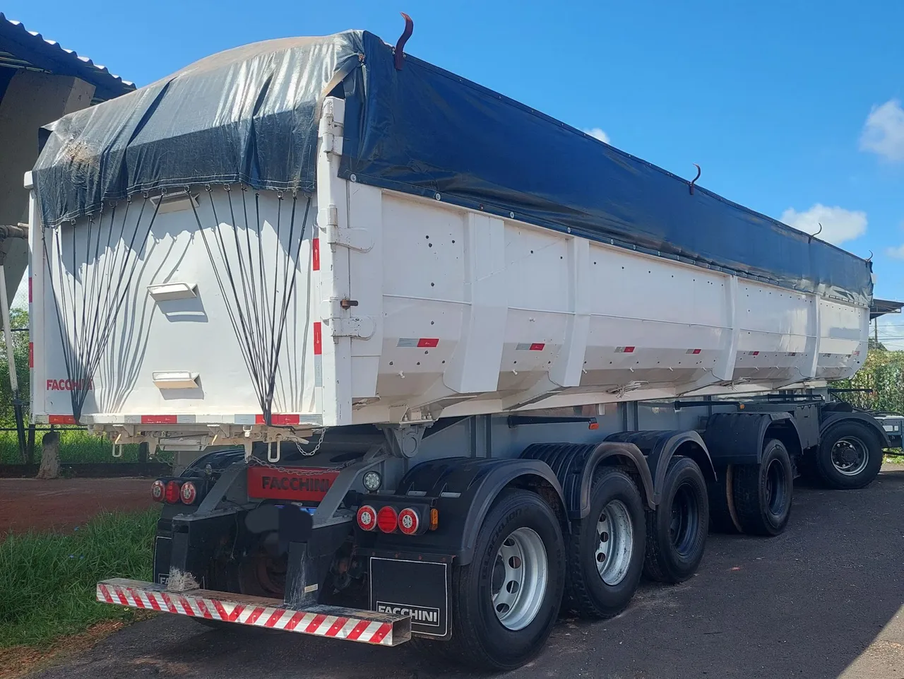 "caminhao cacamba entulho" - Caminhões no Brasil