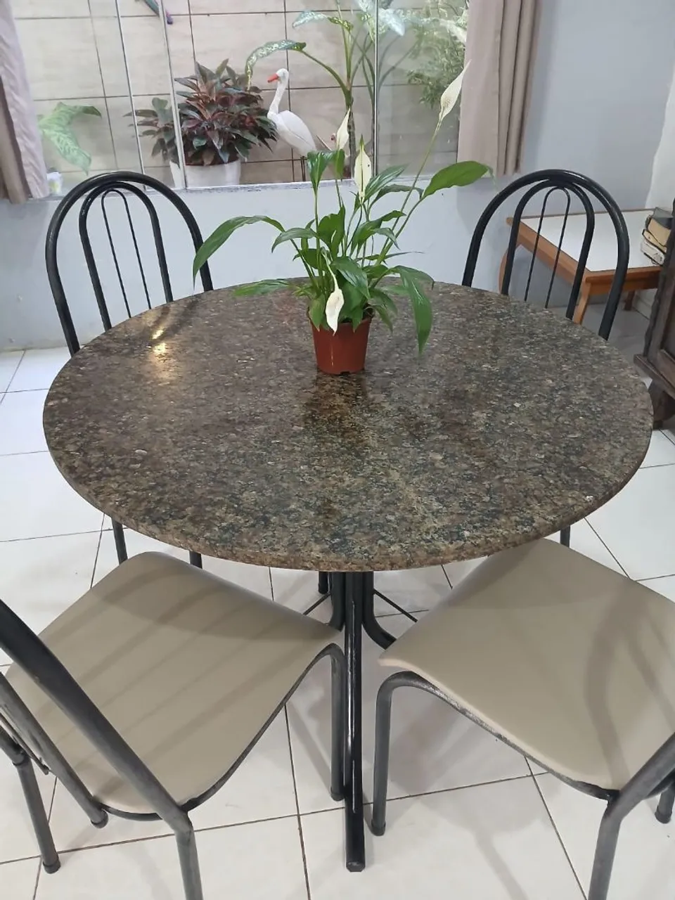 "mesa redonda de granito com 4 cadeiras" - Mesas no Brasil