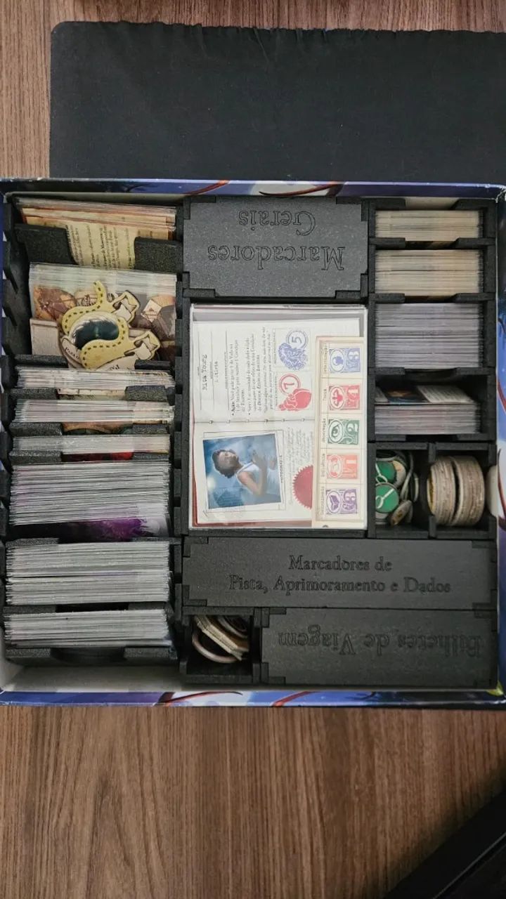 Eldritch Horror + 4 Expansões + 2 Inserts + Sleeves - Hobbies e ...