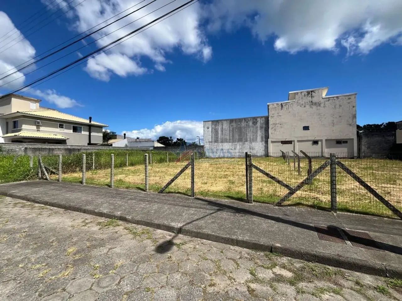 LINDO TERRENO PLANO, PRONTO PARA CONSTRUIR - Terrenos, sítios e ...