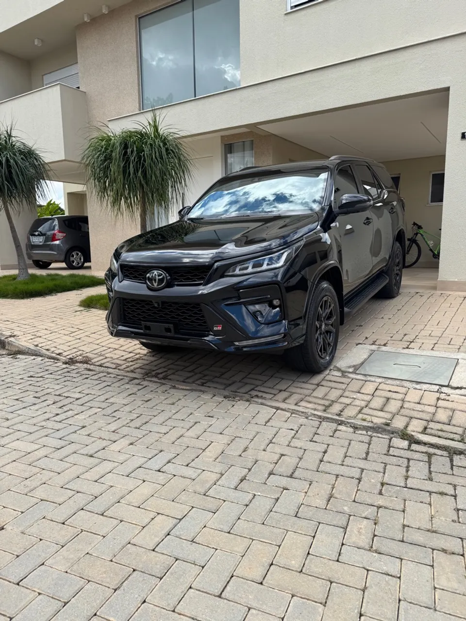 Toyota Hilux SW4 GRS 2.8 TB 4X4 DIESEL AUT. Usados e Novos