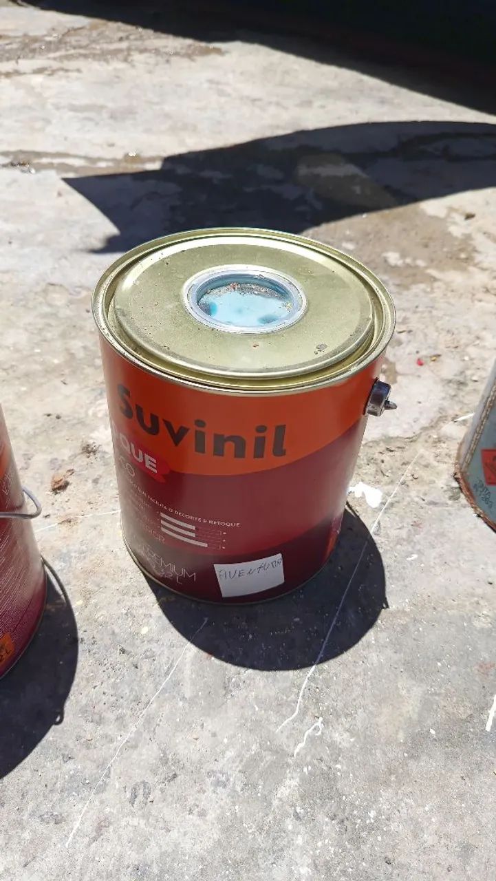Galão de 3,6 litros 4 lacrada e as outras abertas todas boa para usar ...