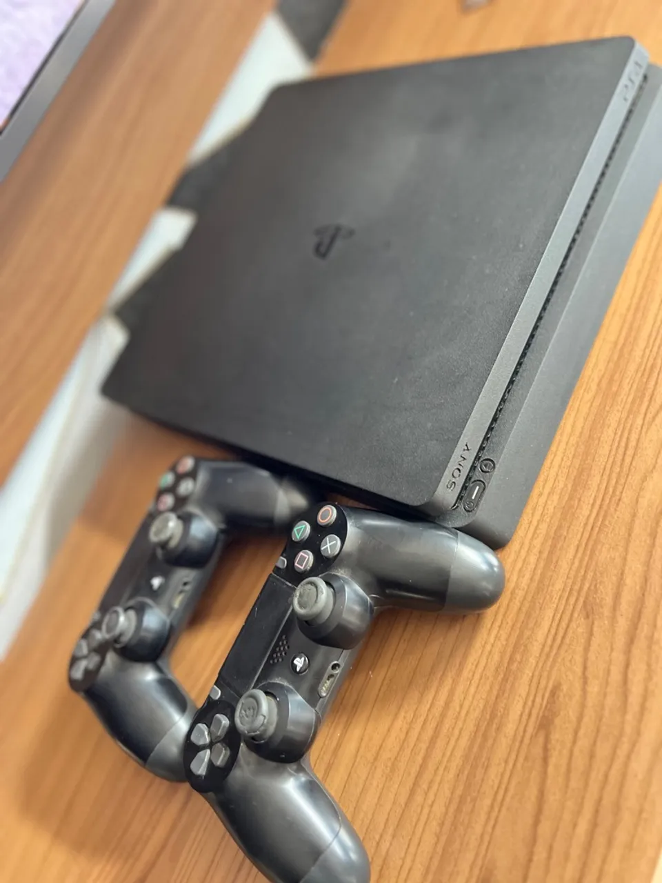 "console ps4 com 2 controles" - Consoles de Vídeo Game no Brasil