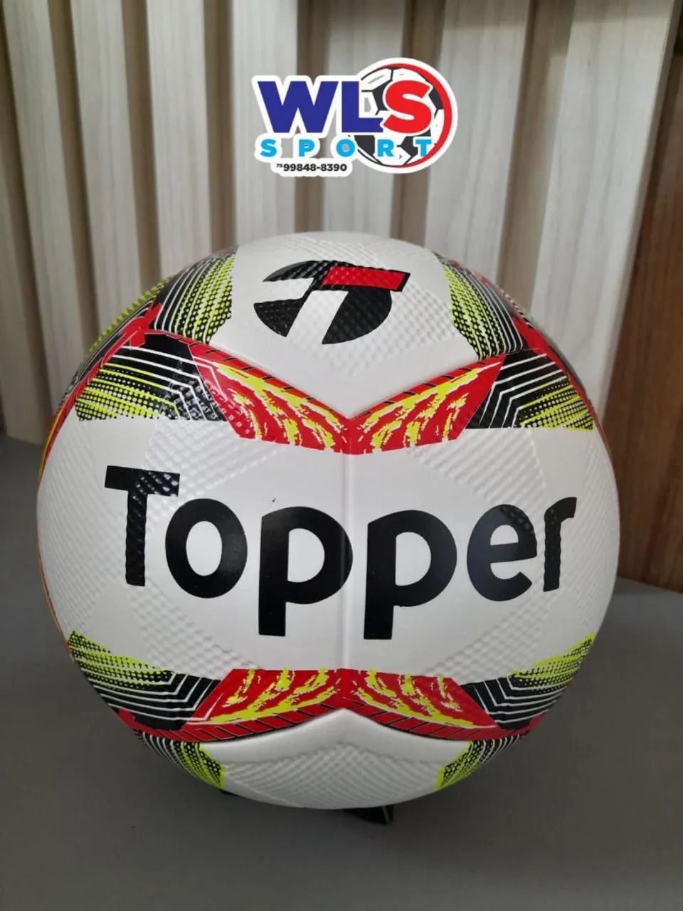 Bola de Futebol Topper - Tamanho 5 - Esportes de Quadra e Ao Ar Livre ...