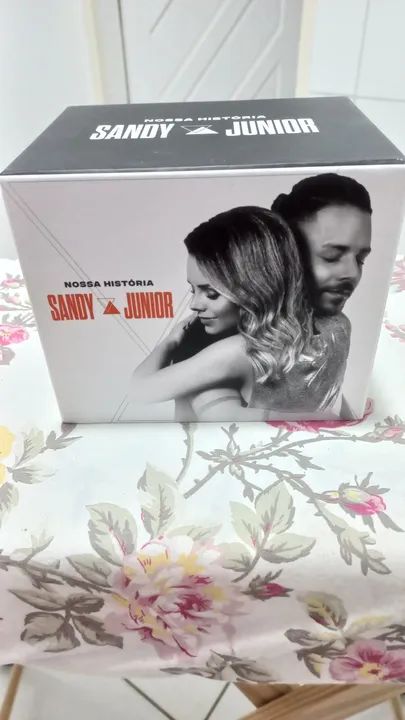 Dois Boxes de CDs de Sandy e Júnior,novos na Caixa completos. - CDs ...