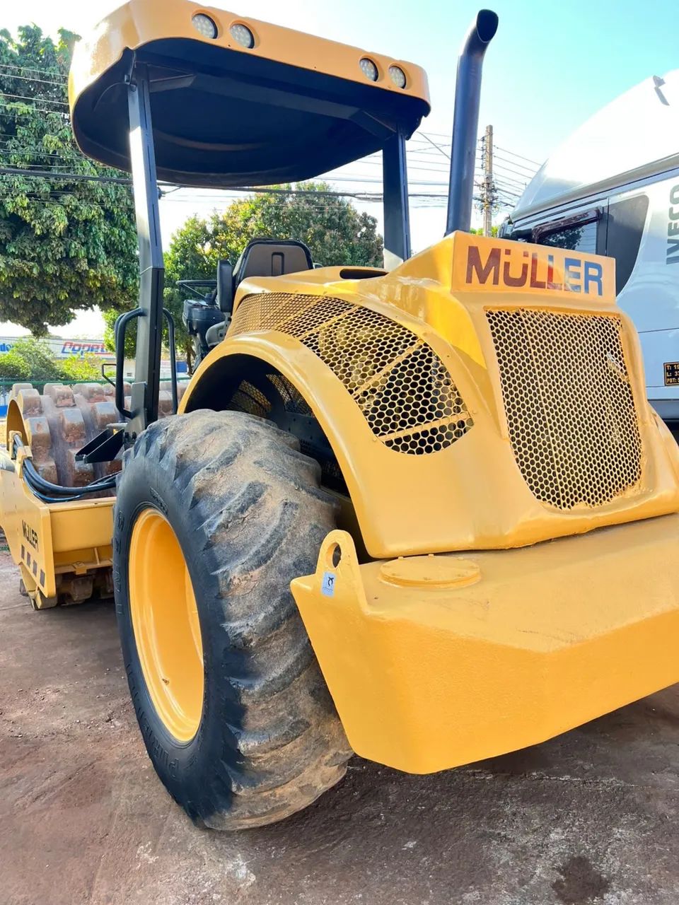 Rolo compactador - Máquinas pesadas para construção - Jardim Goiás ...