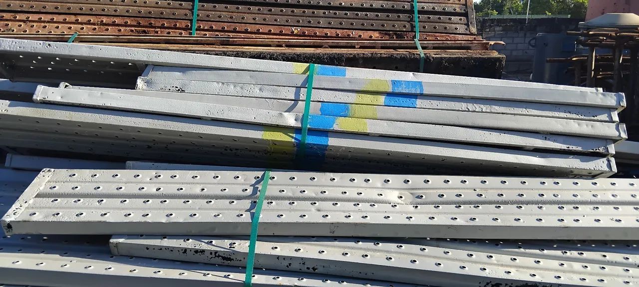Vendo plataformas metálicas para andaime e escada de marinheiro ...
