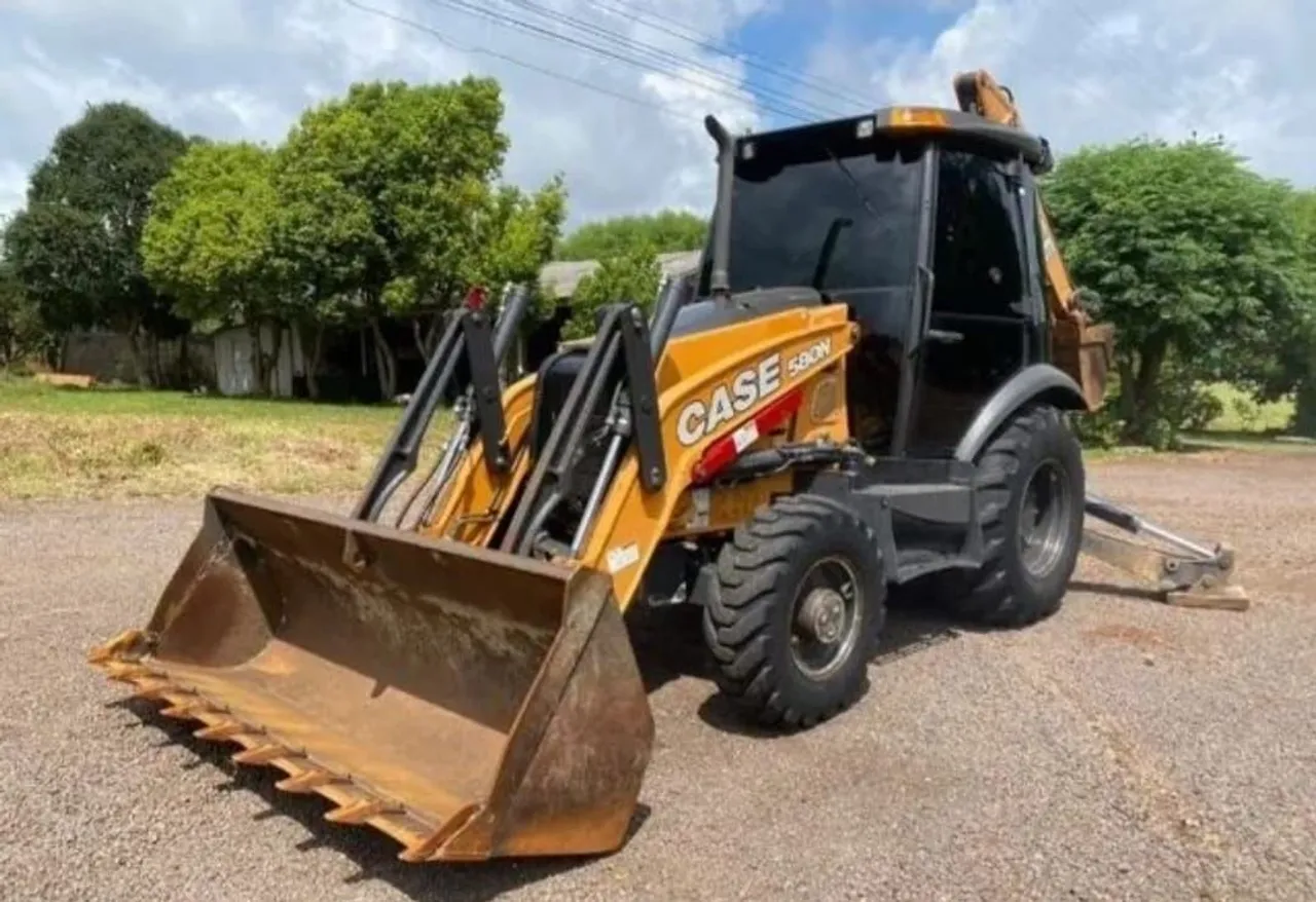 "retroescavadeira" - Máquinas pesadas para construção no Brasil